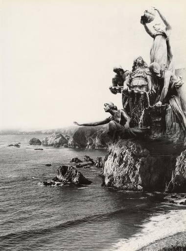 Scott Mutter Fountain At Great Lake Cliffs