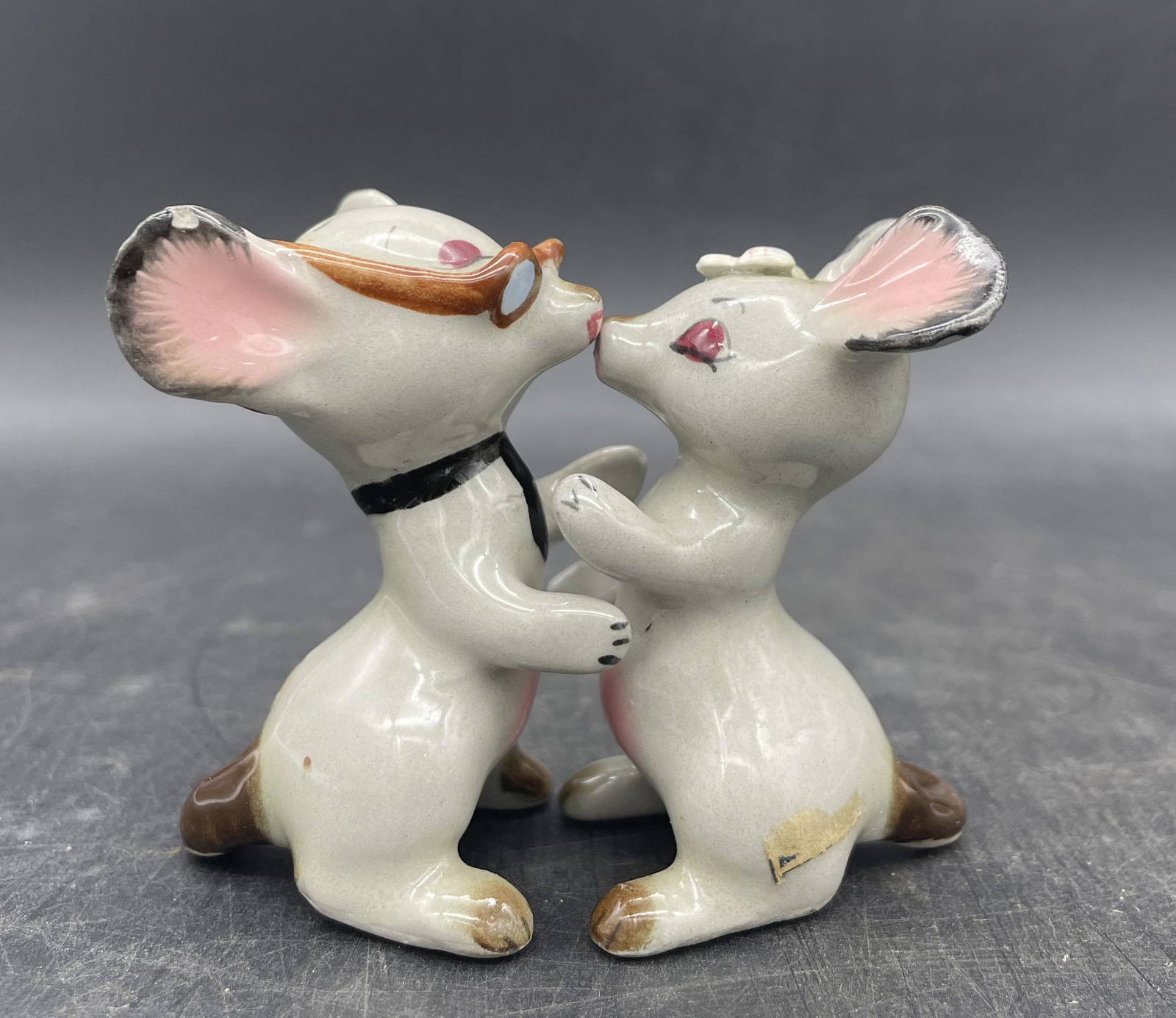 Adorable Kissing Mice Salt & Pepper Shakers Fairly Sure These Were Made ...