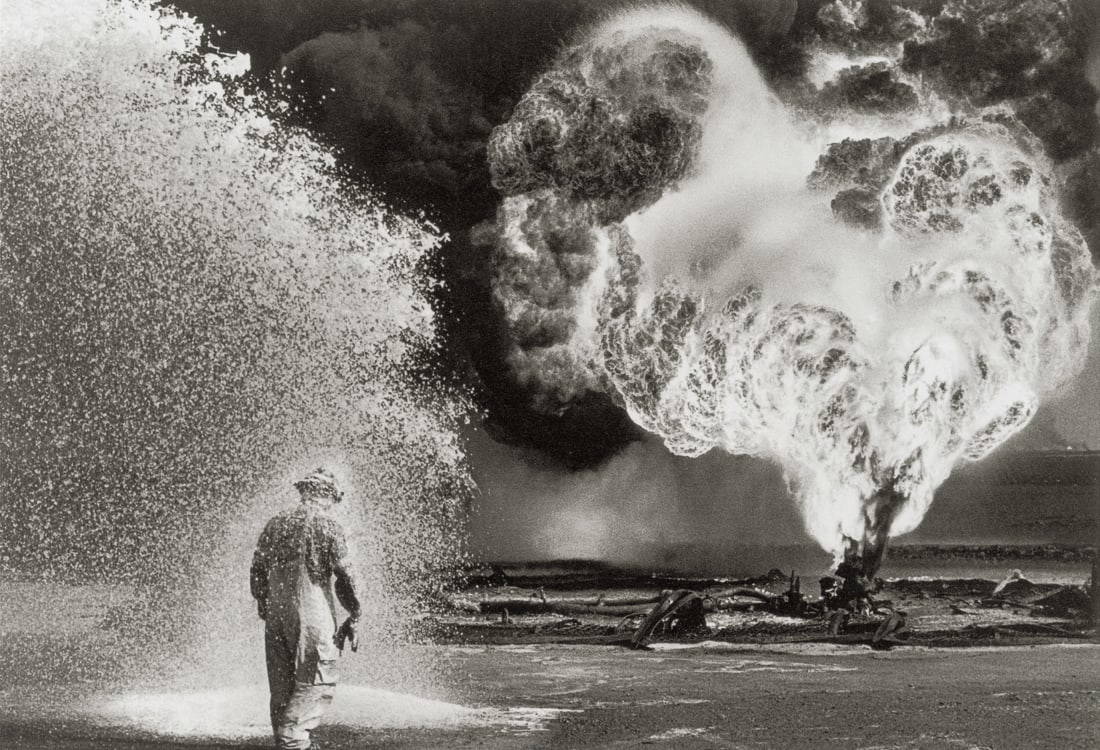 Sebastiao Salgado - Burhan Oil Field On Fire, Kuwait Auction