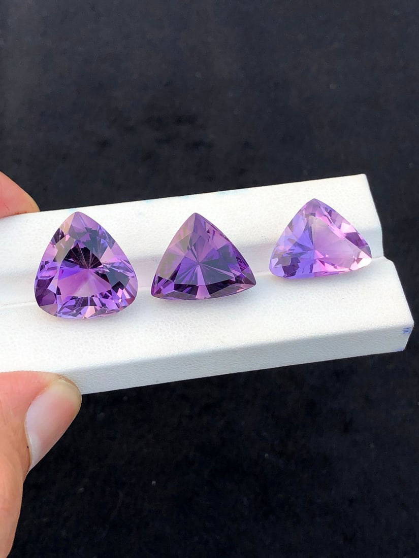 48 Carats Natural Purple Amethyst Gemstone Auction