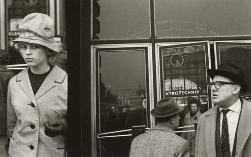 Pascal Baetens - Female Figure On Ledge Auction