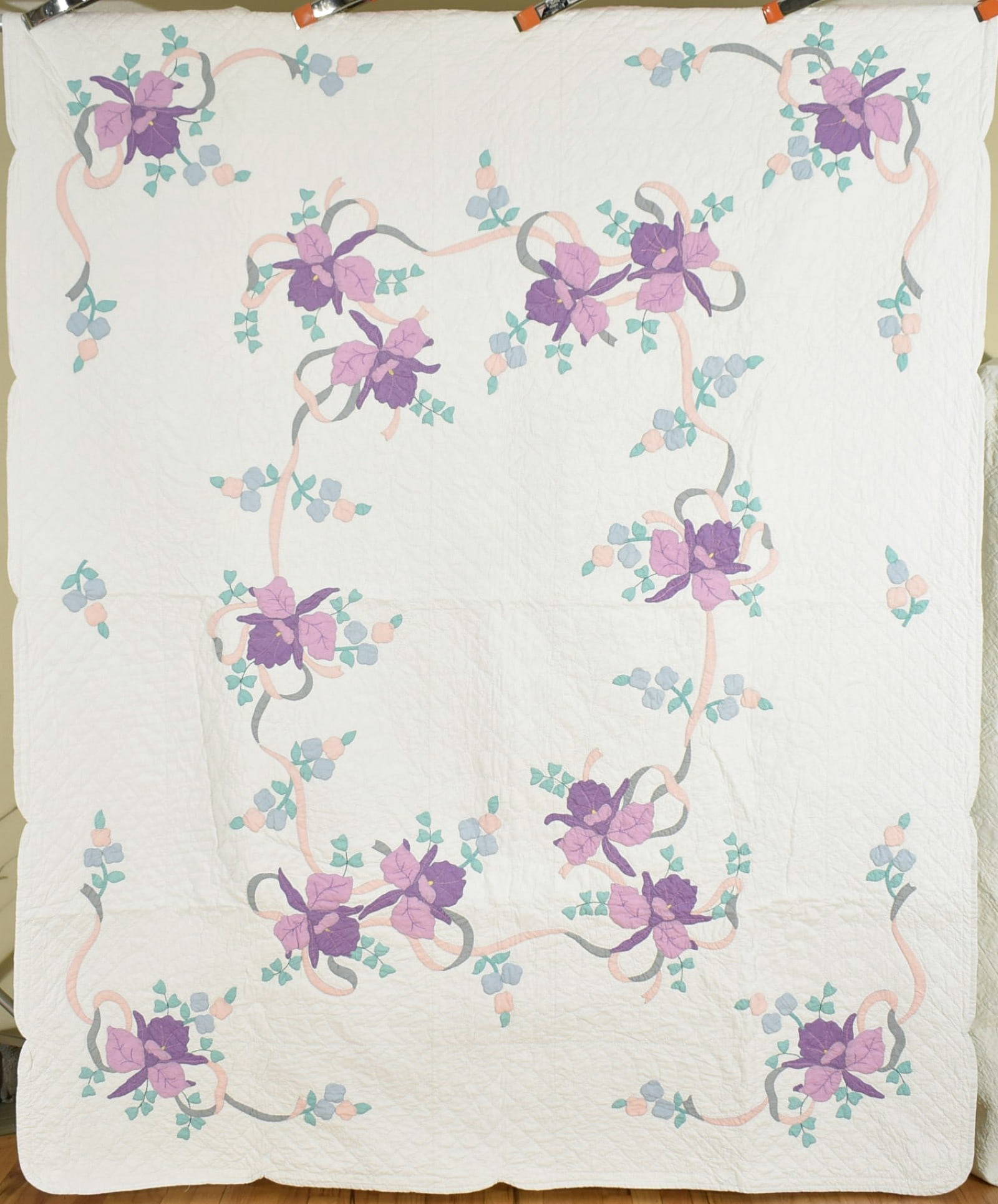 Beautiful Vintage 30's Orchid Applique Quilt Auction
