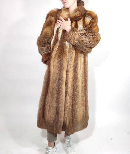 Elegant European Fur Garments & Kimonos Auction on Jan 21, 2025 by ...
