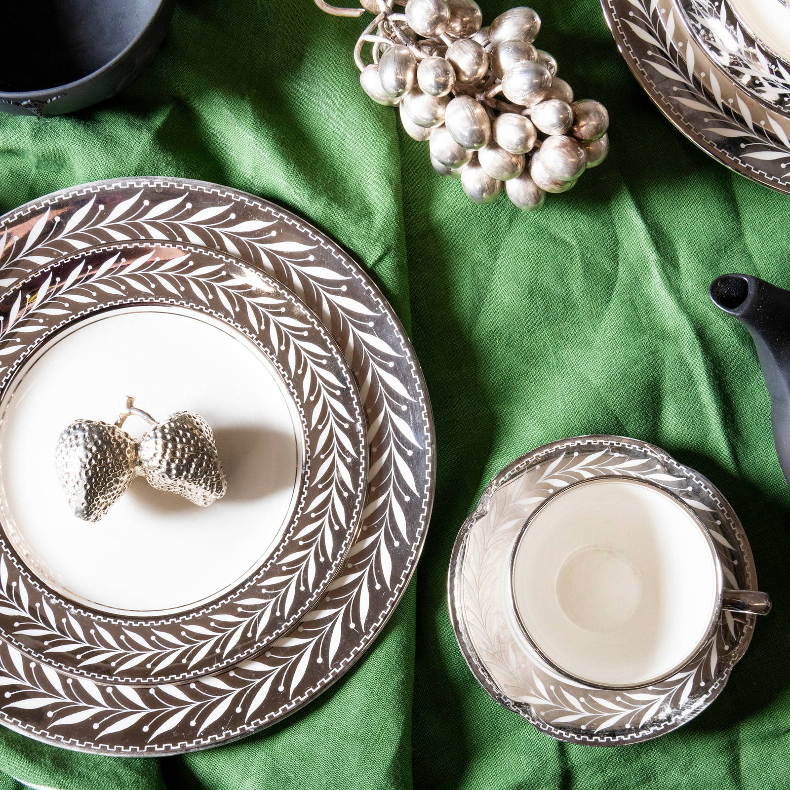 Johnson Brothers Luster Porcelain In The 'pareek' Pattern Auction