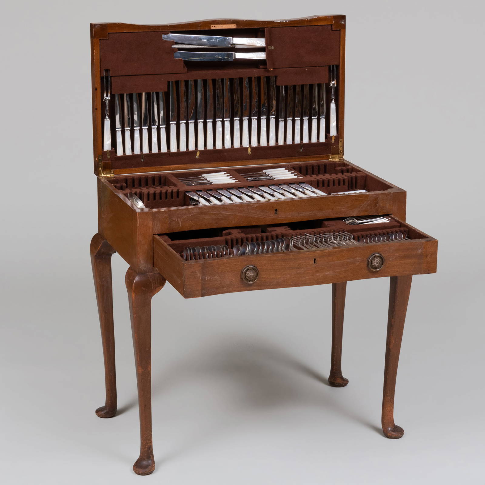 Gee & Holmes Silver And Mother-of-pearl Flatware Service Auction