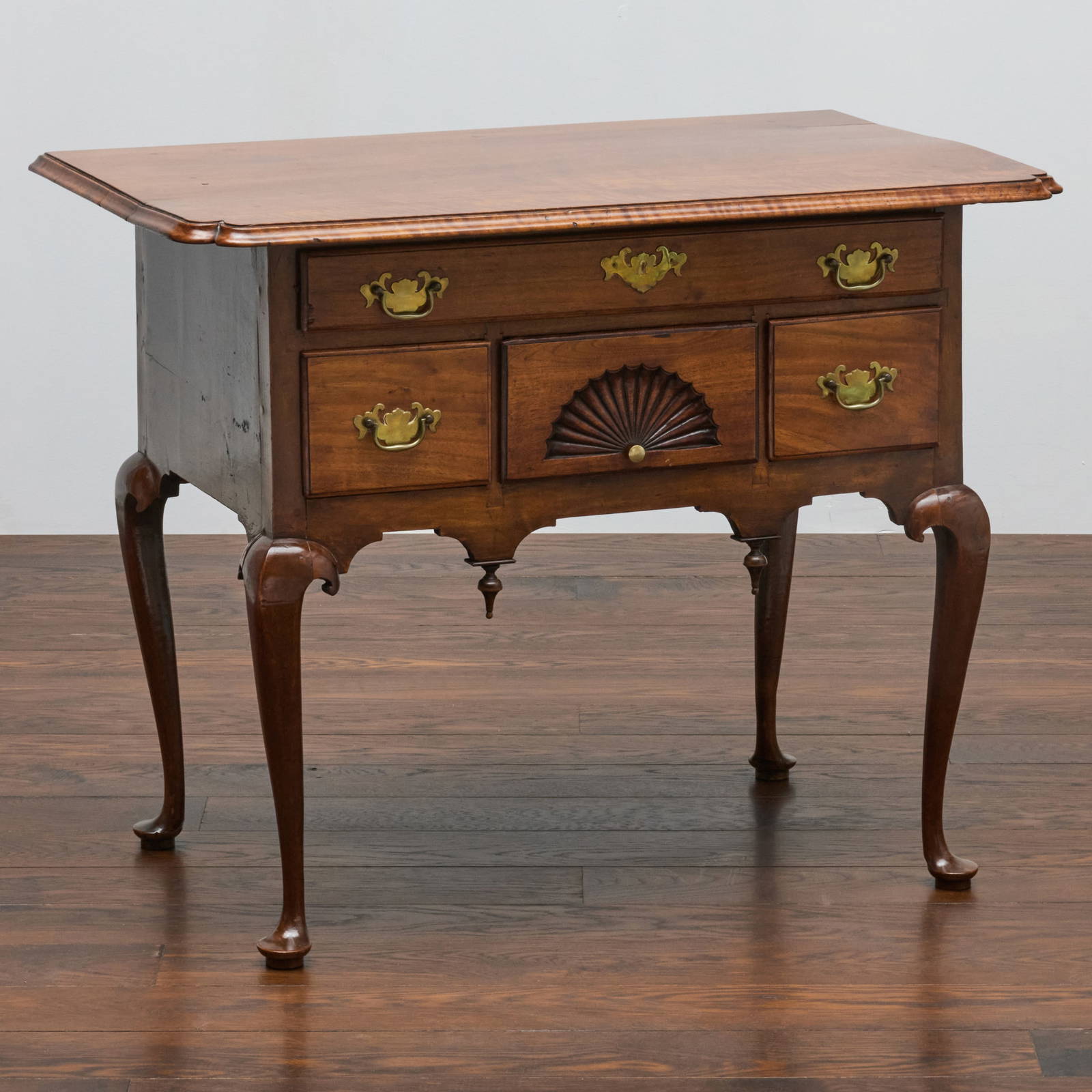 The Moulton Family Queen Anne Dressing Table, Essex County ...
