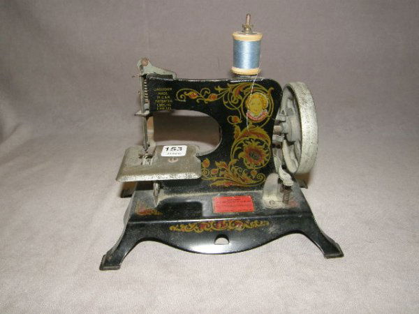 Lindstroms' Little Miss Sewing Machine