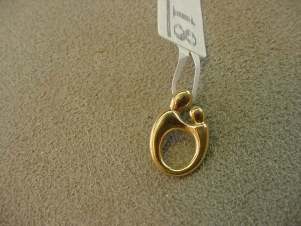 1018: 14K GOLD KAYNAR MOTHER & CHILD PENDANT - Mar 17, 2008 | Rose ...