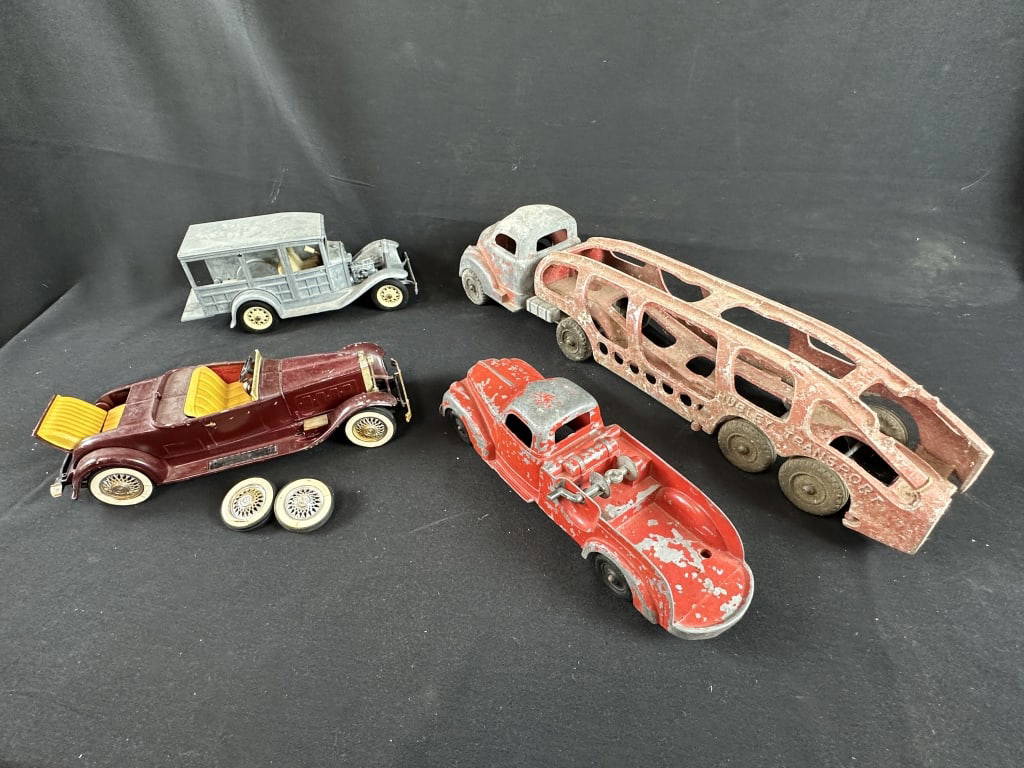 Vintage Lot Of 4 Hubley Trucks & Cars Auction
