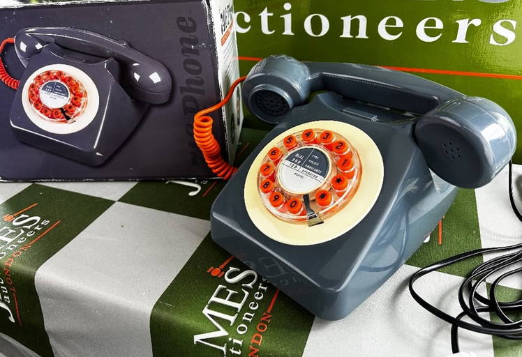 Wild & Wolf Retro 1960/70s Rotary Push Button Style Phone