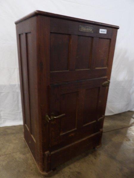 Fancy Oak Ice Box w/Lion - Jan 30, 2021 | Roberson's Auctions in NY