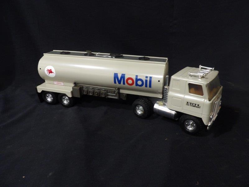 Ertl Oil Company Mobil Advertising Truck And Tanker