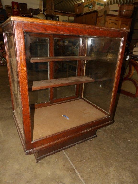 Country Store Display Showcase - Sep 13, 2022 | Atlee Raber Auctions in OH