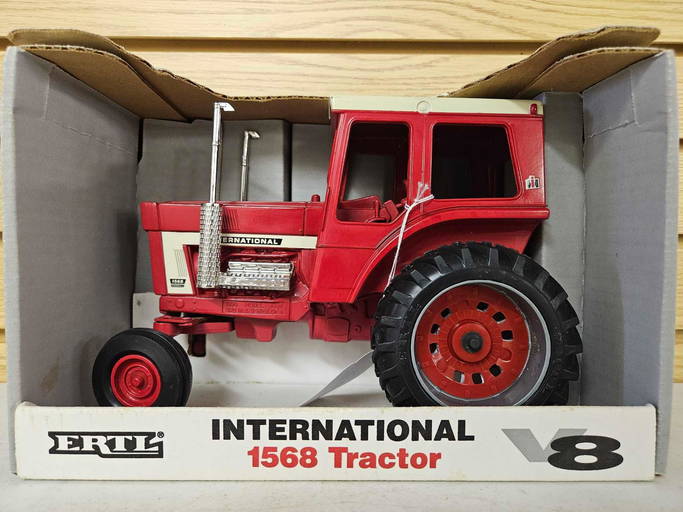 International 1568 V8 Tractor