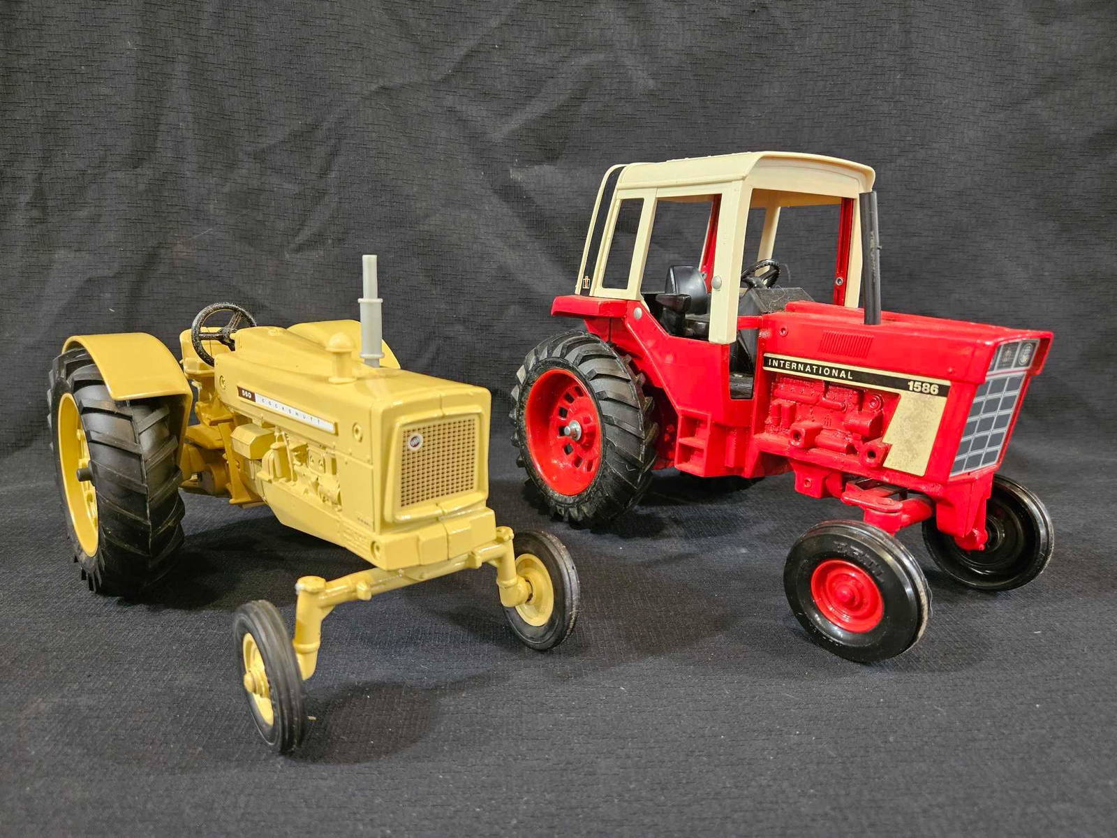 Cockshutt 560 & International 1586 Tractors Auction