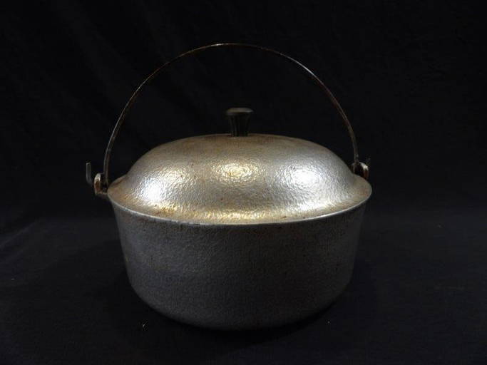The Club Aluminum Company Hammercraft Dutch Oven W/ Lid