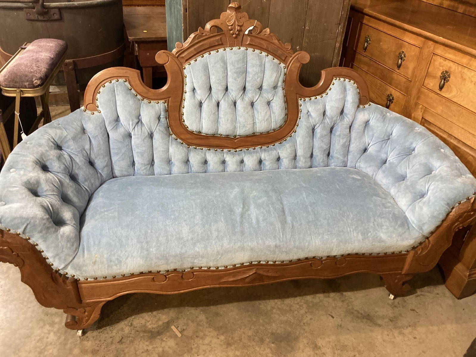 Victorian Felt Couch Auction