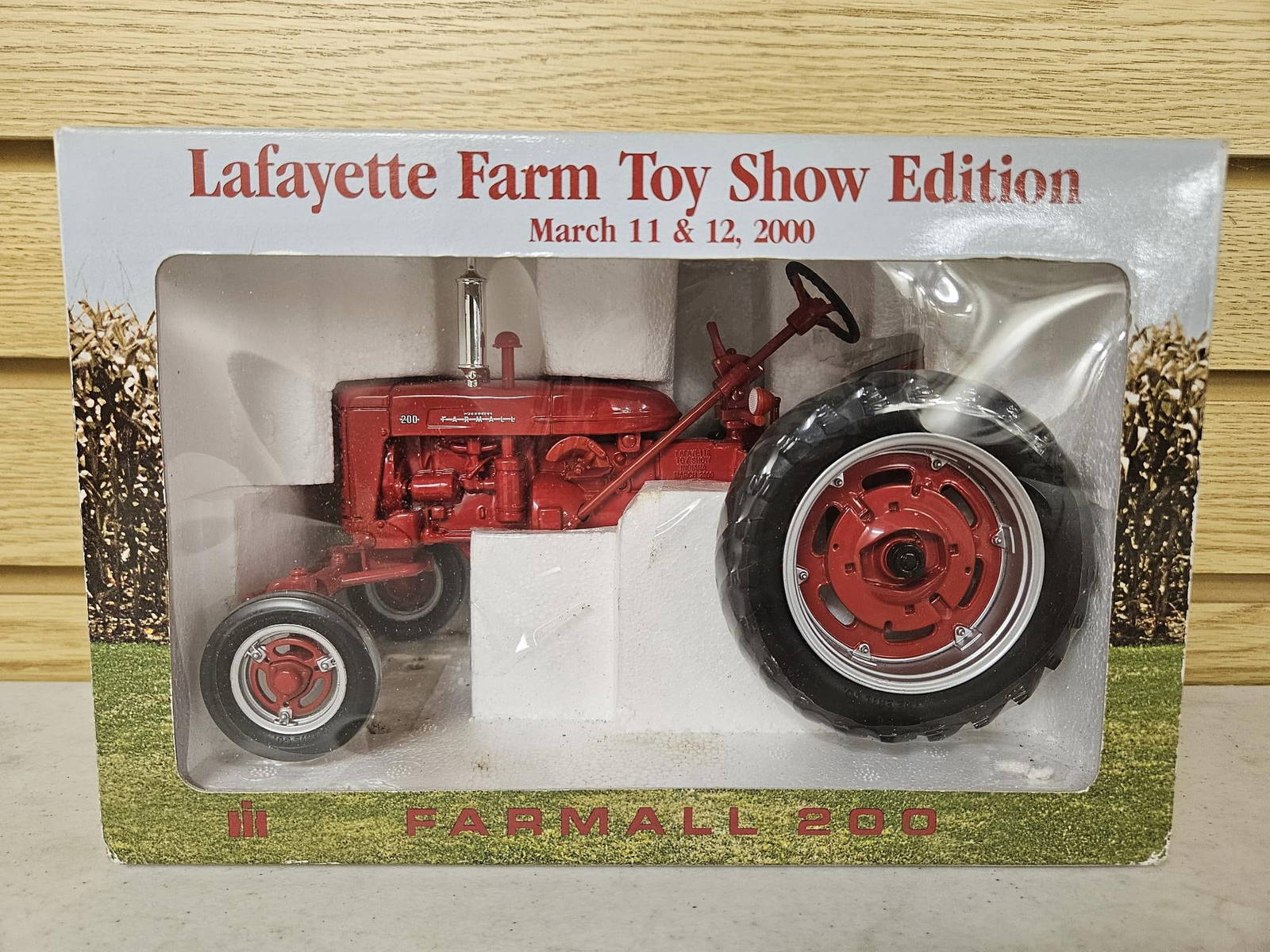 Farmall 200 Lafayette Farm Toy Show Edition 2000 Limited Edition Auction
