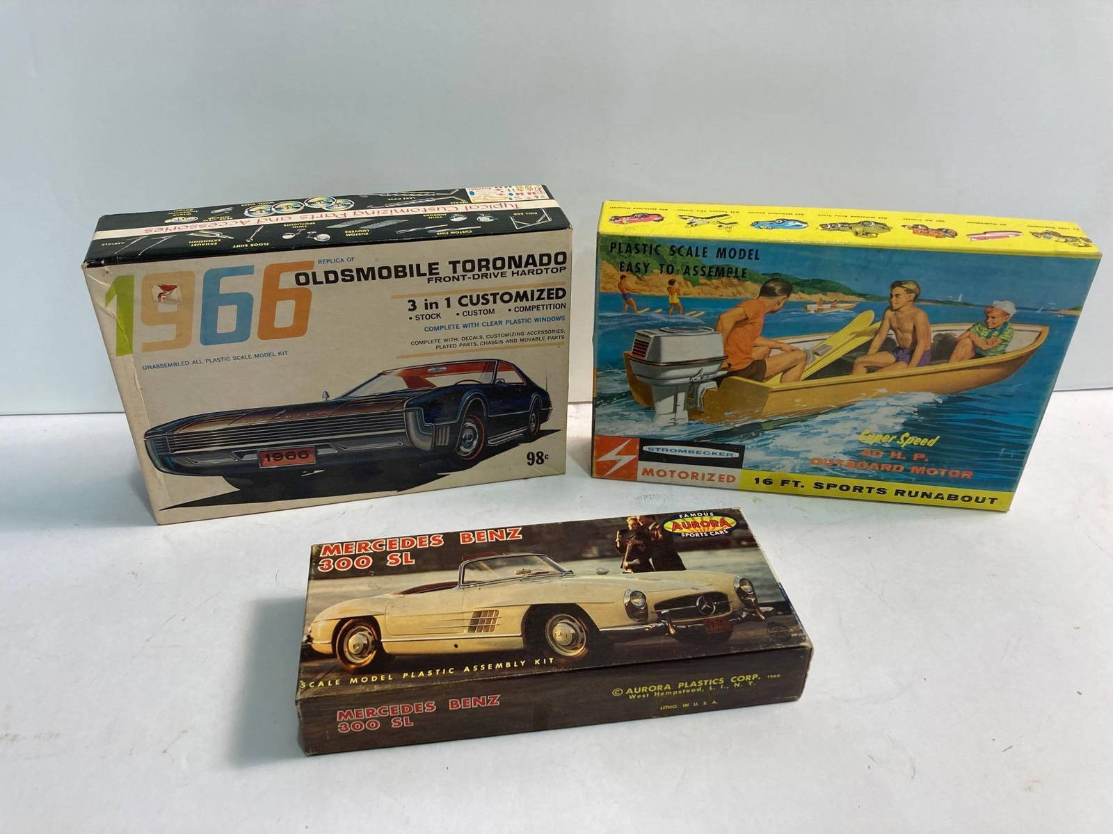 Vintage Scale Model Card And Boat Auction