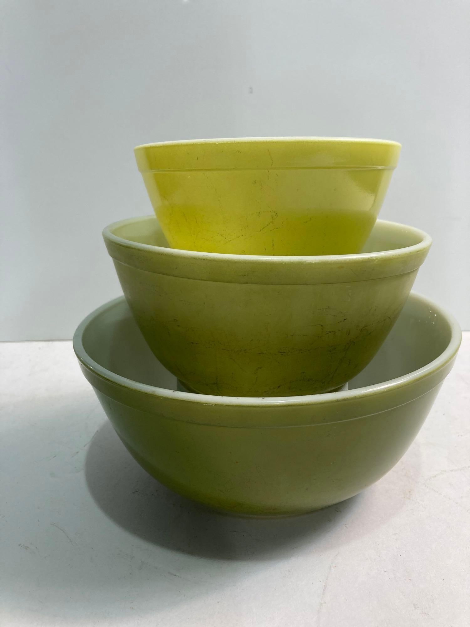 Shades Of Green Pyrex Mixing Bowls Auction