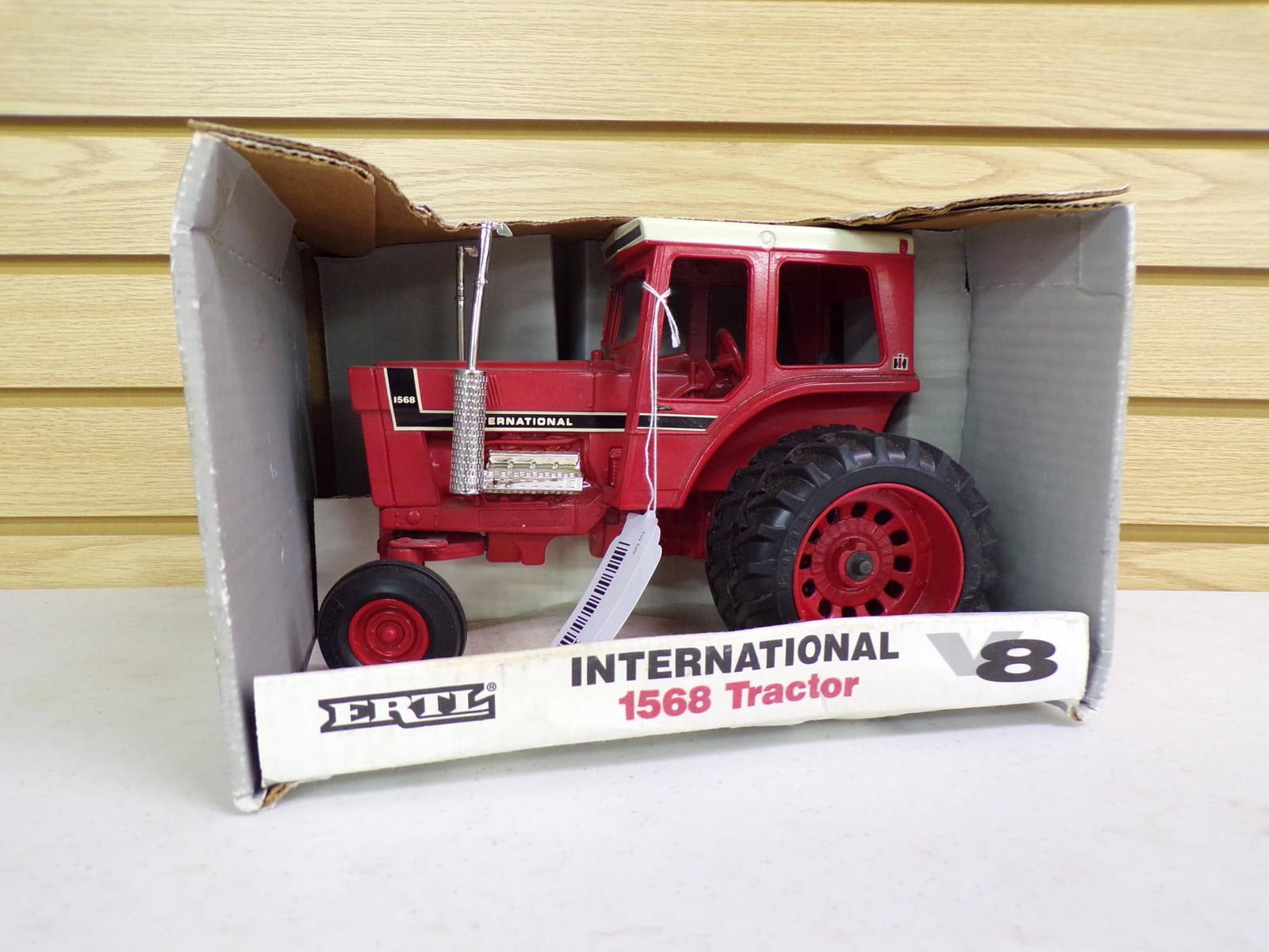 Ertl International 1568 V8 Wf Hd Tractor Auction