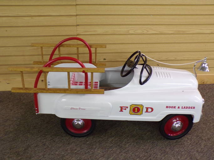 Vintage Bmc Hook & Ladder Chain Drive Fd Pedal Car W/ Ladders