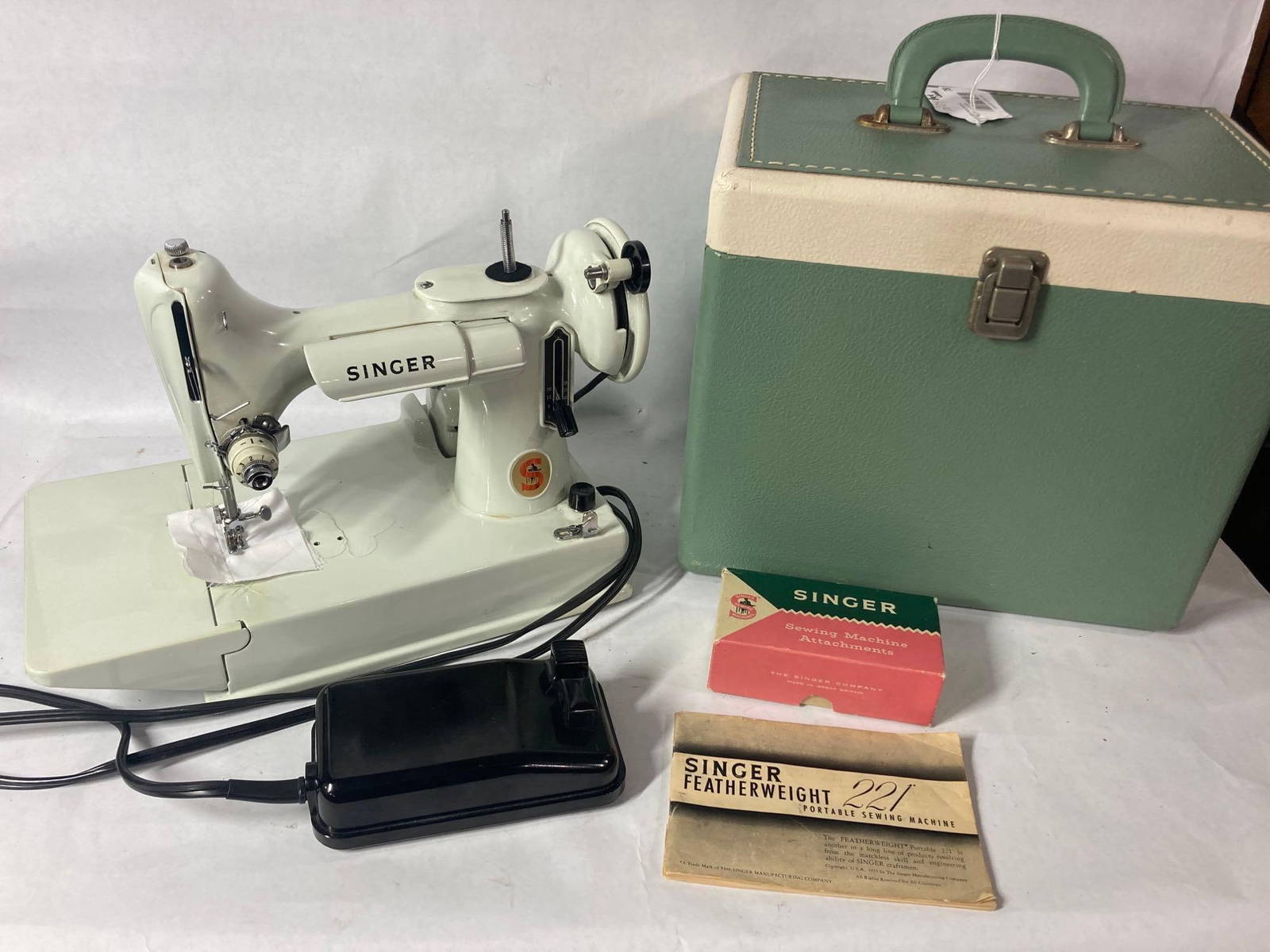 Rare Singer 221 "white Celery" Featherweight Sewing Machine Auction