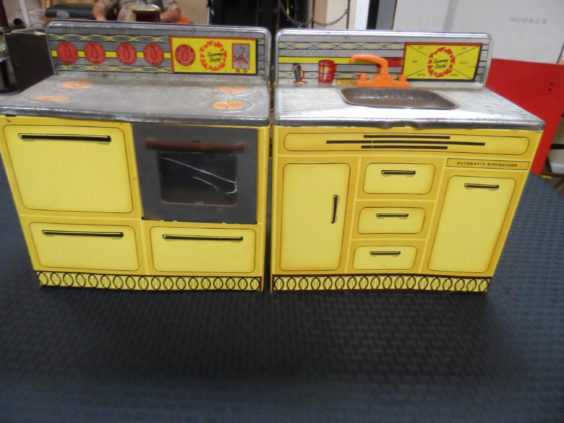 146: Wolverine Toy Kitchen Set, plus - Nov 05, 2011 | NETTE Auctions in CT
