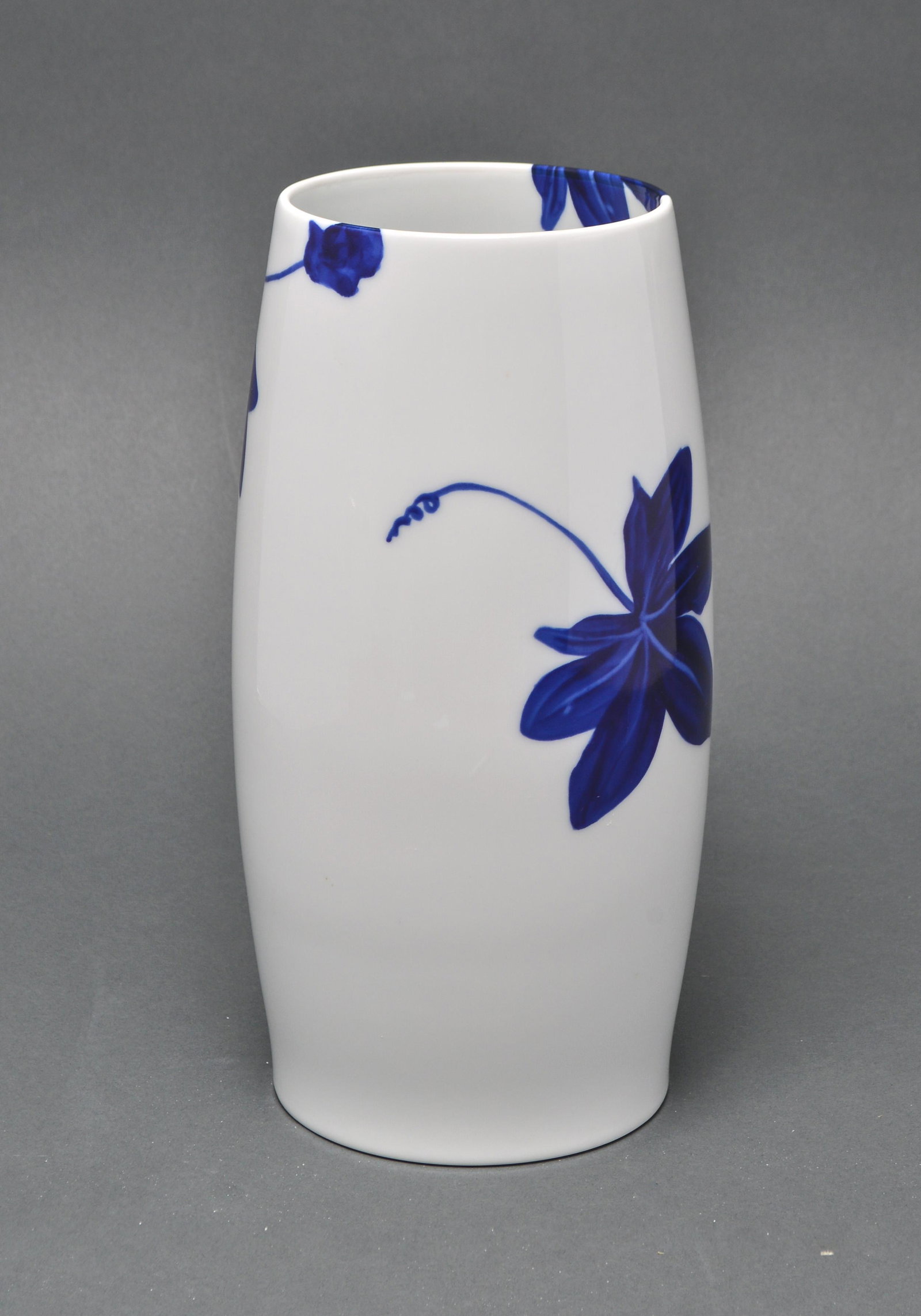 Tiffany & Co. "Tiffany Vines" Porcelain Vase - Feb 02, 2020 | Auctions ...