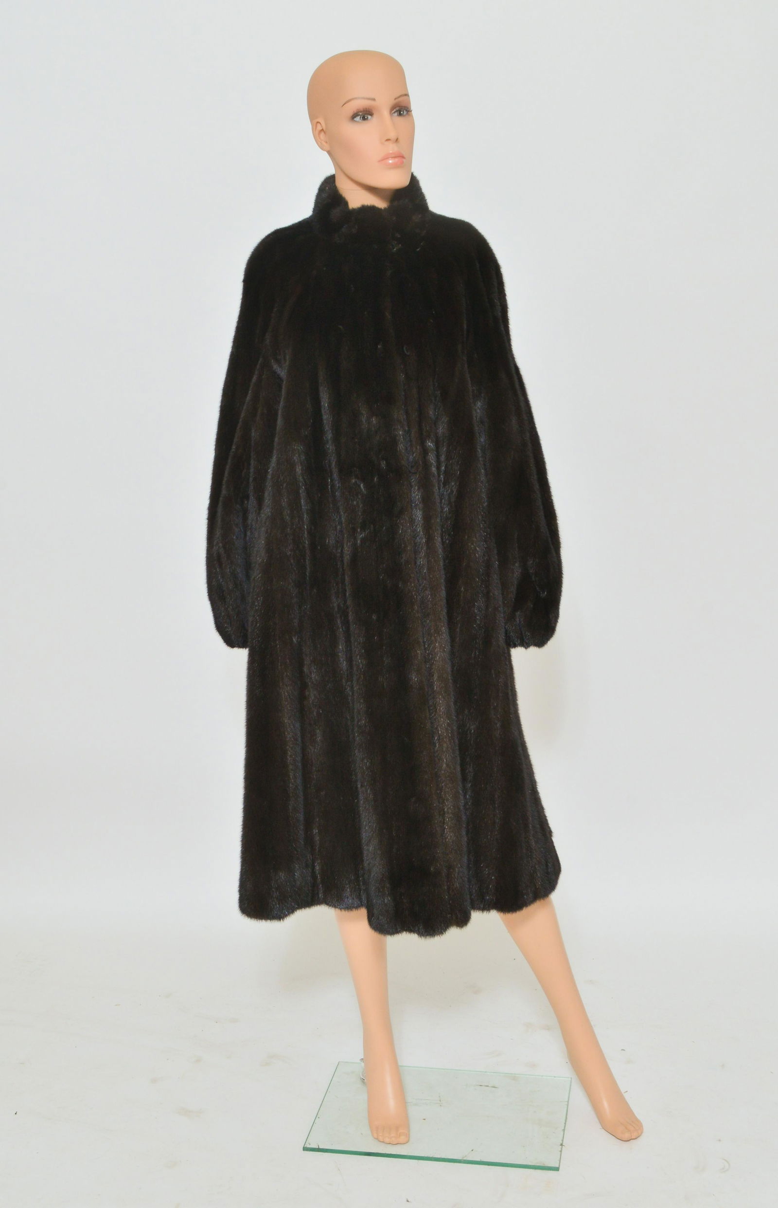 Jerry Sorbara Mink Fur Coat - Feb 16, 2020 | Auctions at Showplace in NY