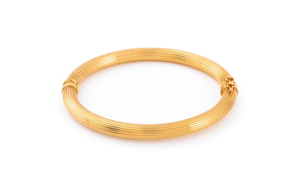Italian Uno A Erre 14k Yellow Gold Bangle Auction
