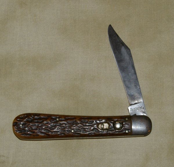 1050: Remington Locking Bone Handle Knife R2403 - Oct 28, 2006 | Burley ...