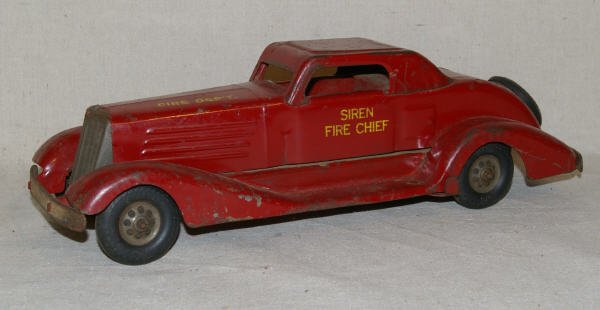1015: Marx Fire Chief Pressed Steel Car Wind Up Toy
