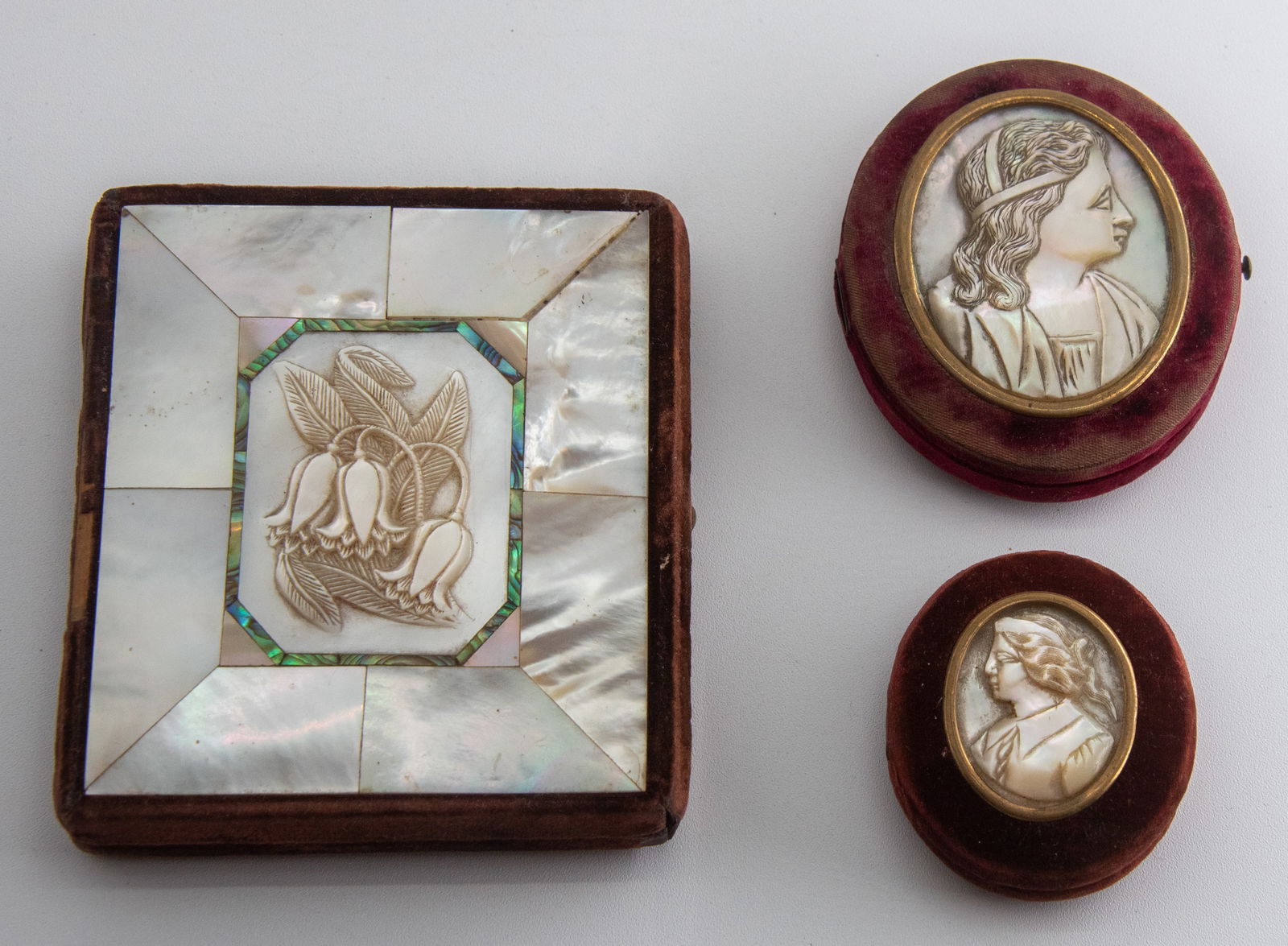 [daguerreian-era Photograph Cases] Mother Of Pearl Auction