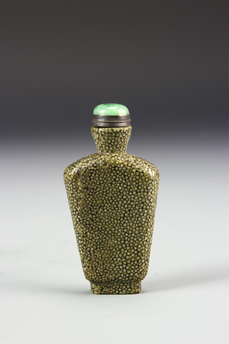 Chinese Snake Skin Snuff Bottle