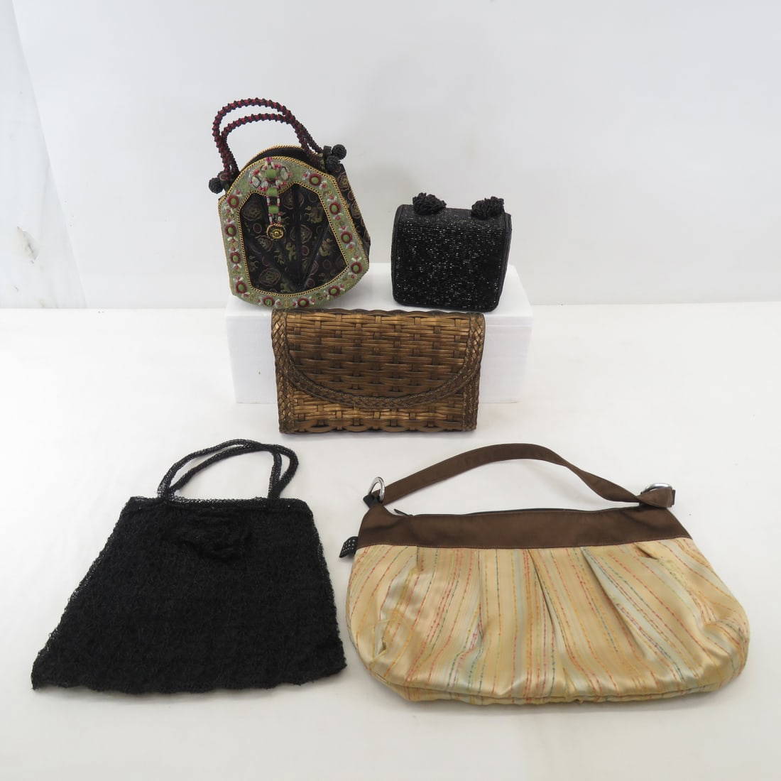 Lisa Toland, Mary Frances & 3 Other Purses Auction