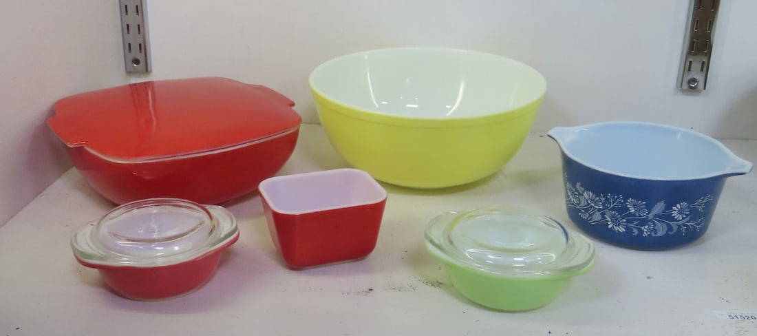 Vintage Pyrex Baking Dishes And Bowls