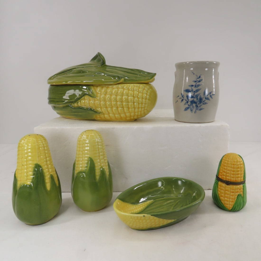 Shawnee Corn Shakers, Casserole & More Auction