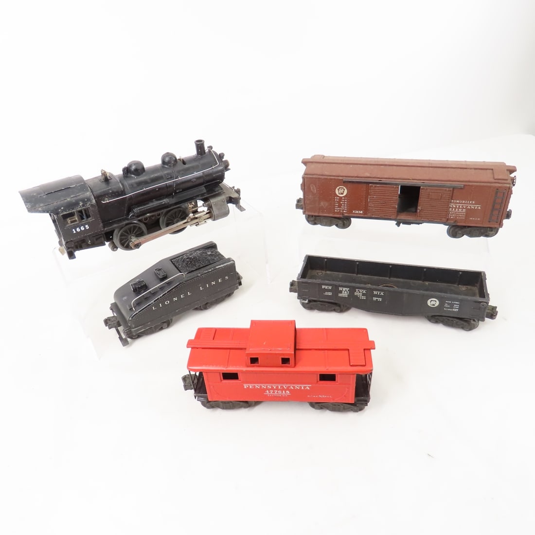 Lionel 1665 Engine & Tender & 3 Cars Auction