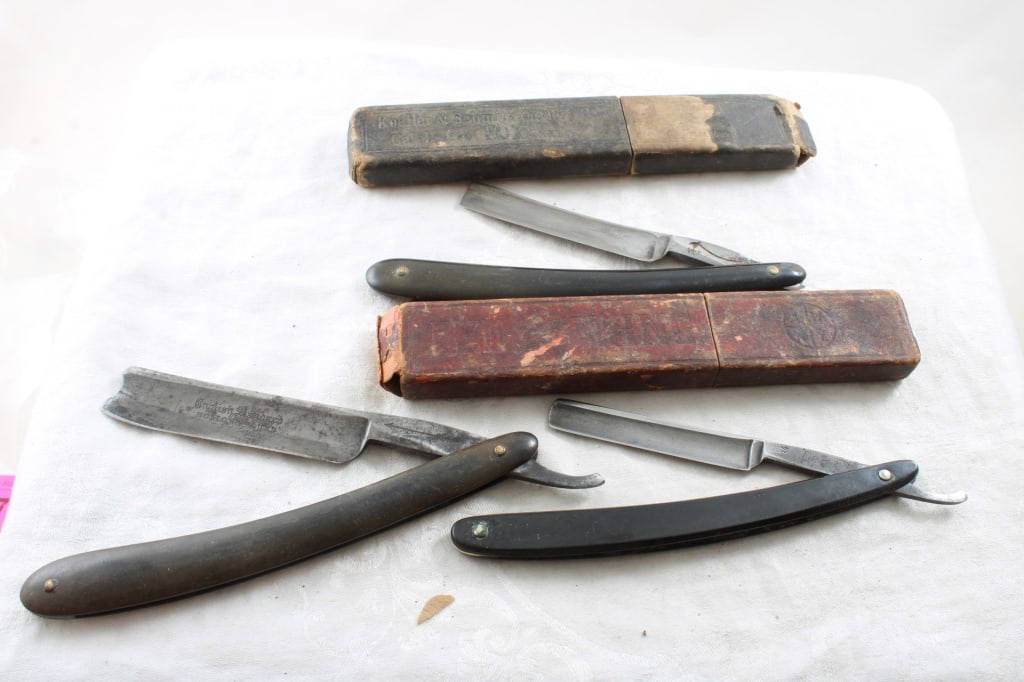 3 Antique Straight Razors Simmons Hardware Plus Auction