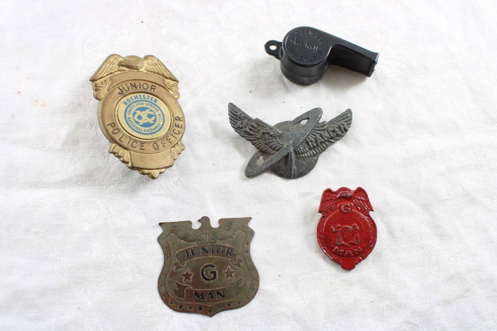 4 Vintage Badges & 1 Dragnet Whistle Auction