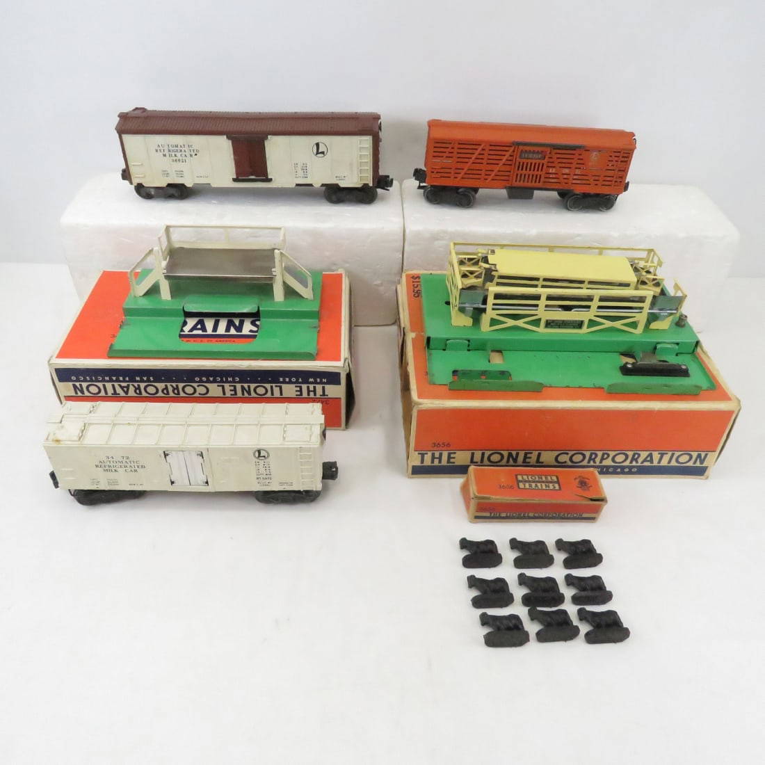 Lionel Operating Cattle 3656 & 3472 Milk Car Sets Auction