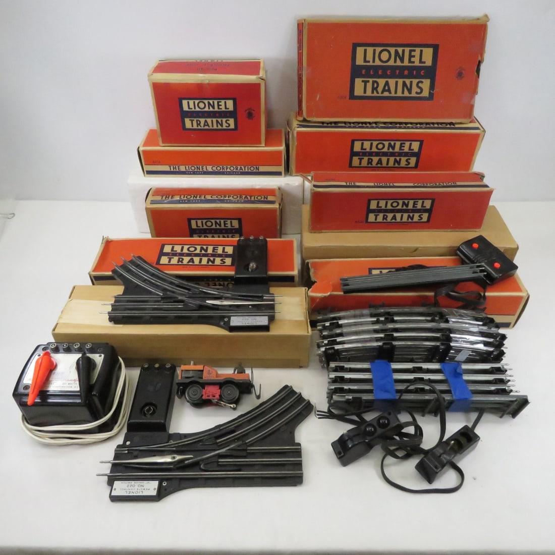 Vintage Lionel S Gauge Train Set & Accessories - Jun 05, 2025 | A New ...