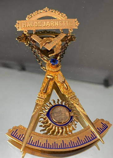 14k 1915 Masonic Past Master Badge