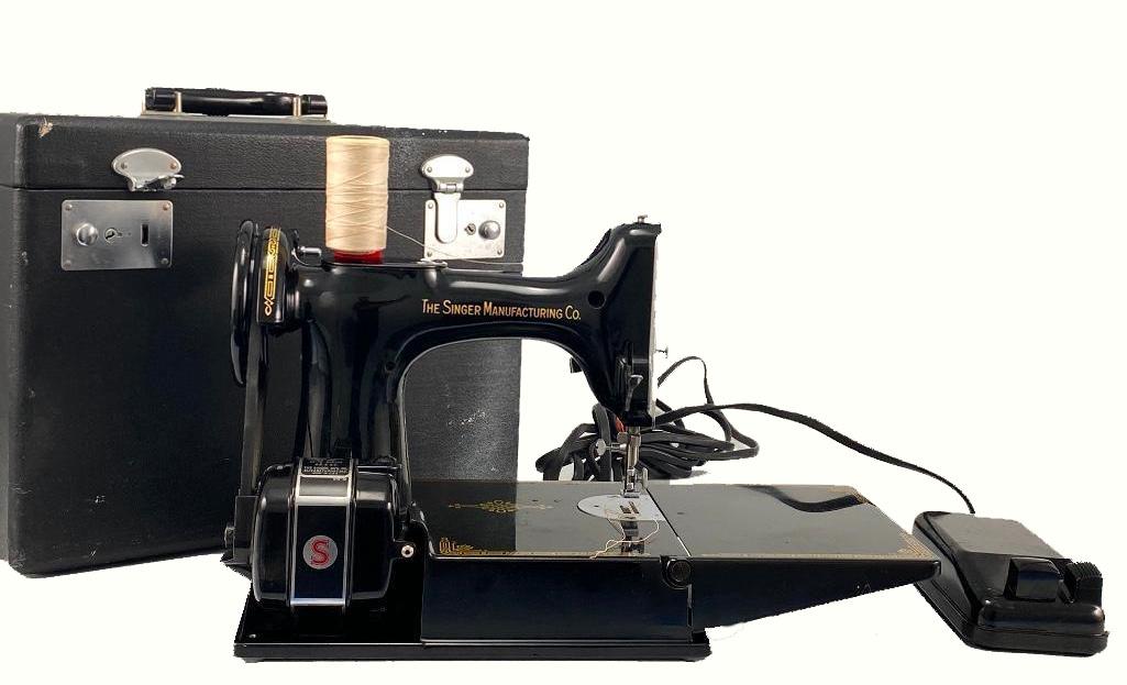 Singer Featherweight 678-3A Sewing Machine - Apr 03, 2022 | Clark's ...