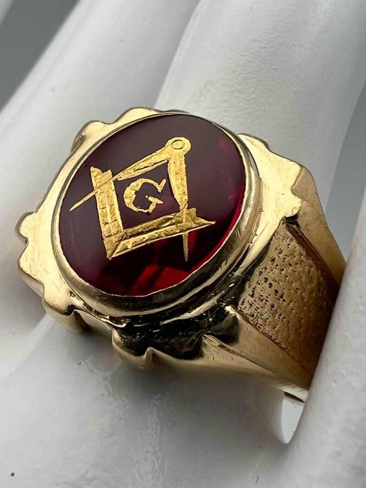 14k Ruby Mason's Ring Auction