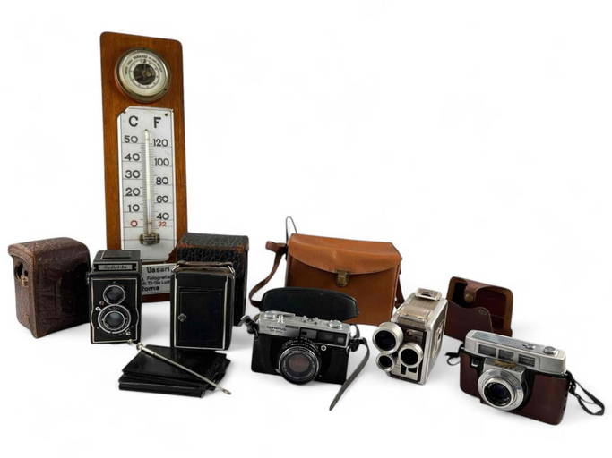 Grouping Of Vintage Cameras & Accessories