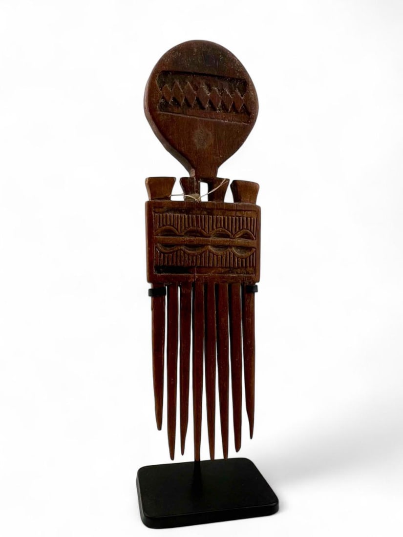 Chokwe Angola Carved Wood Comb, Ca. 19th Century Auction