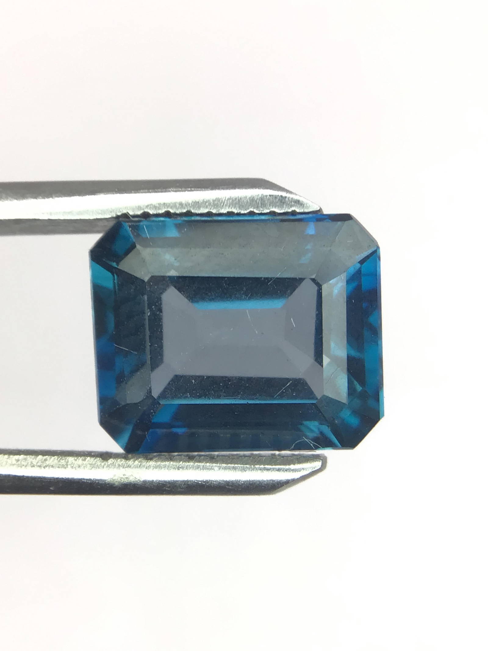Cut London Blue Topaz Auction