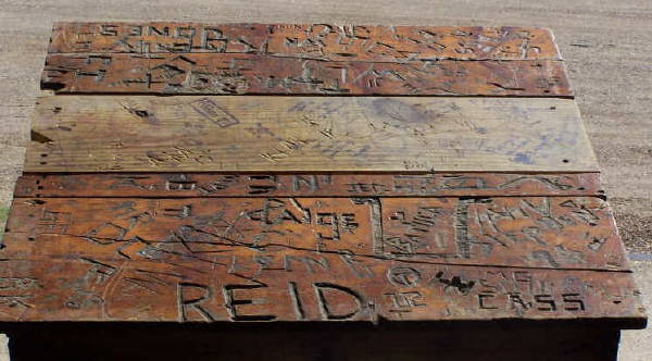 318: Dixie Chicken Domino Table - Apr 14, 2007 | Conlee Auctions in TX